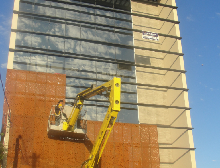 Revestimento metálico é opção para fachada personalizada • Hunter ...